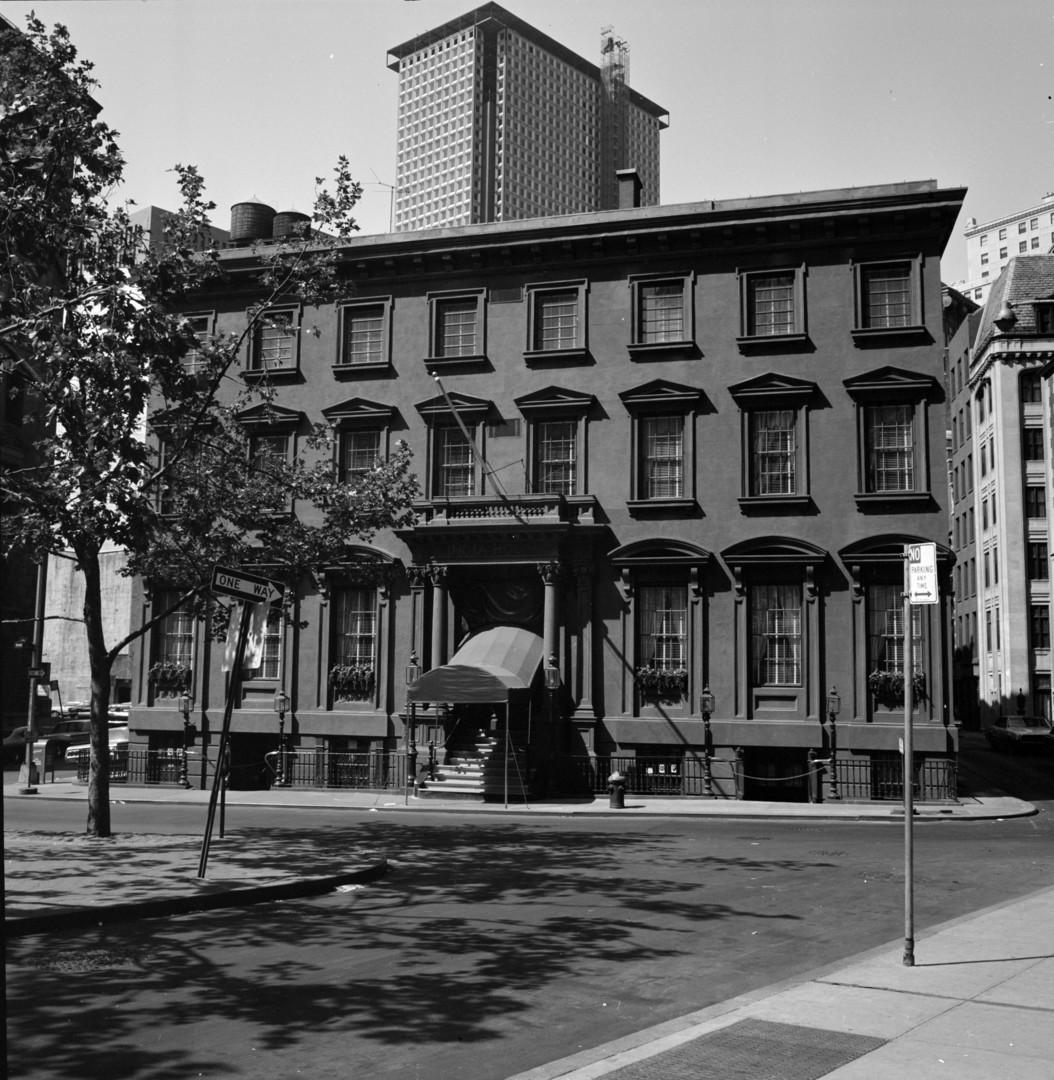 The Long Story of 1 Hanover Square | Urban Archive