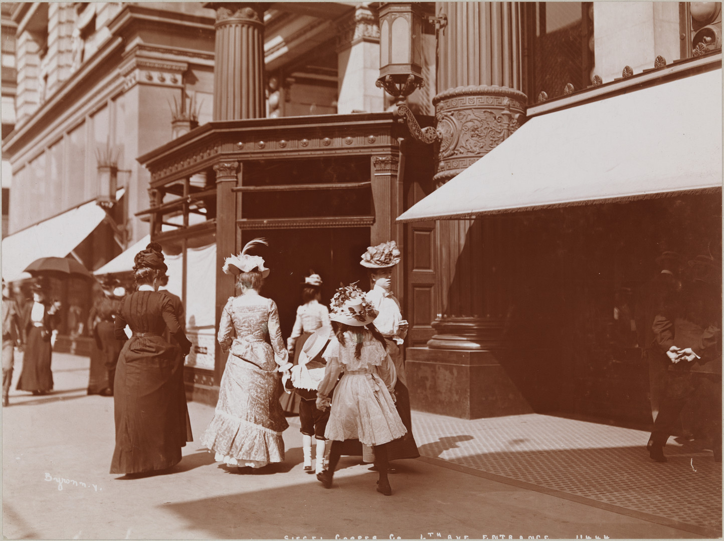 The Origins of Window Shopping in New York City