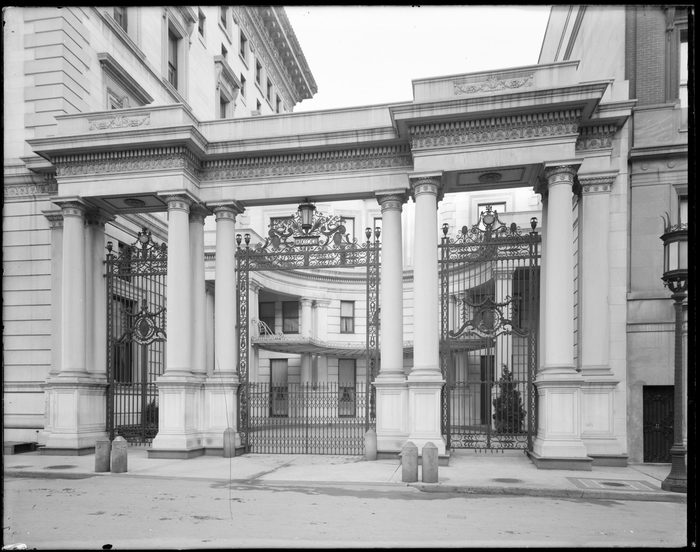 If you can join 'em, Beat 'em: the Metropolitan Club | Urban Archive